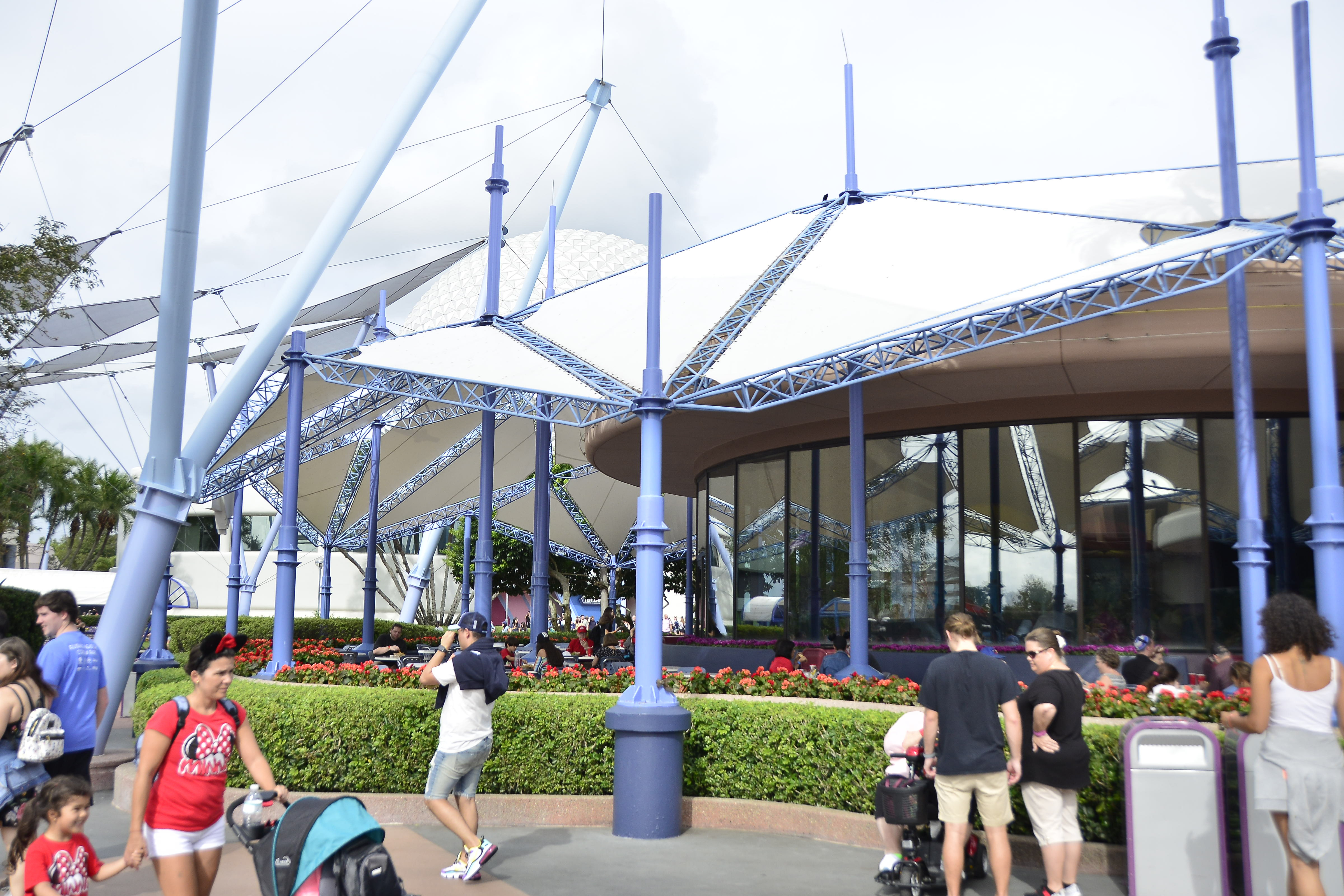 PHOTOS, VIDEO: Neon and Talking Trash Cans - One Final Tour of the Electric Umbrella in Future ...