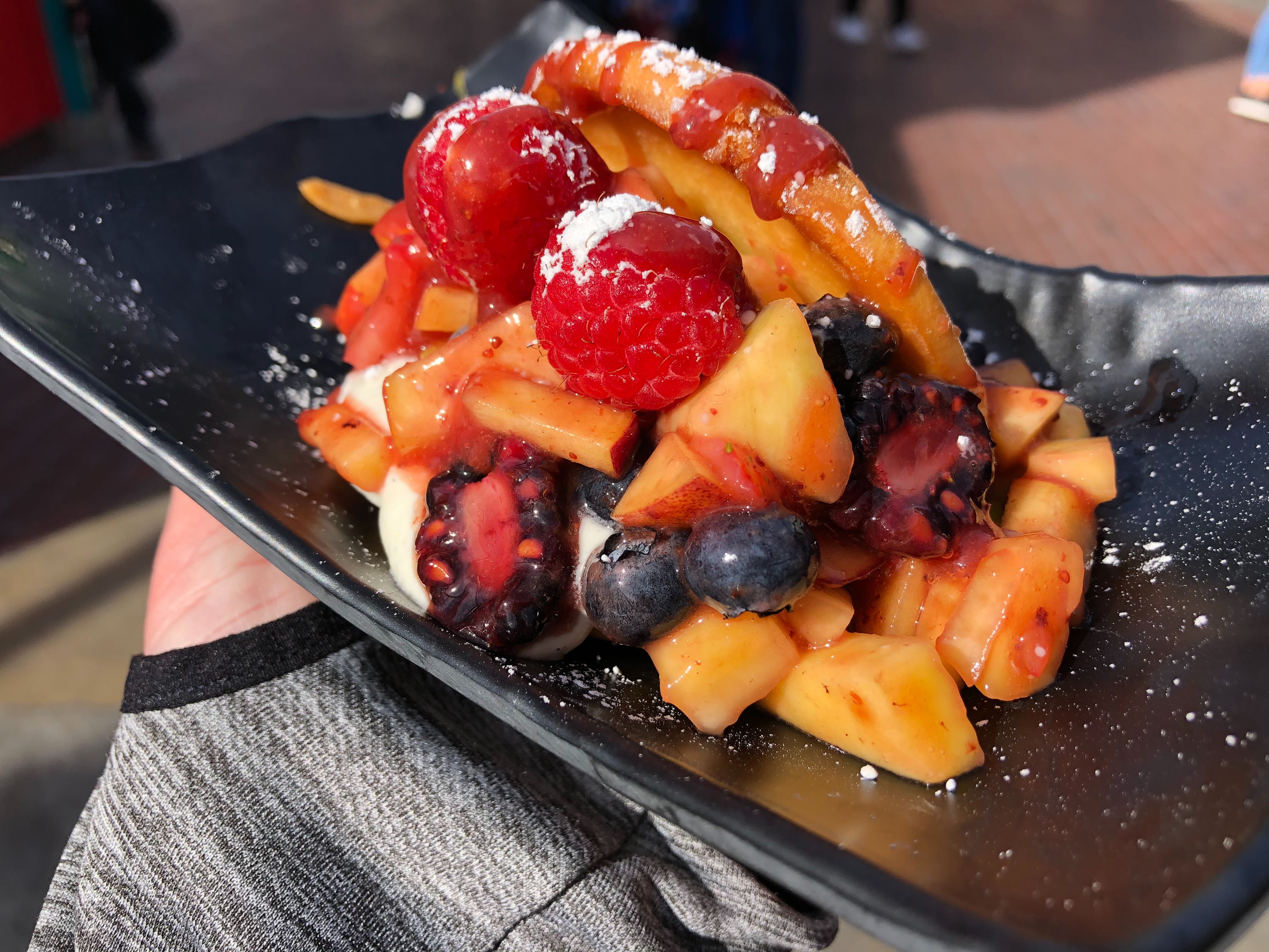 REVIEW: Fresh and Fruity Lunar New Year Dessert Bao Bun at Lucky ...