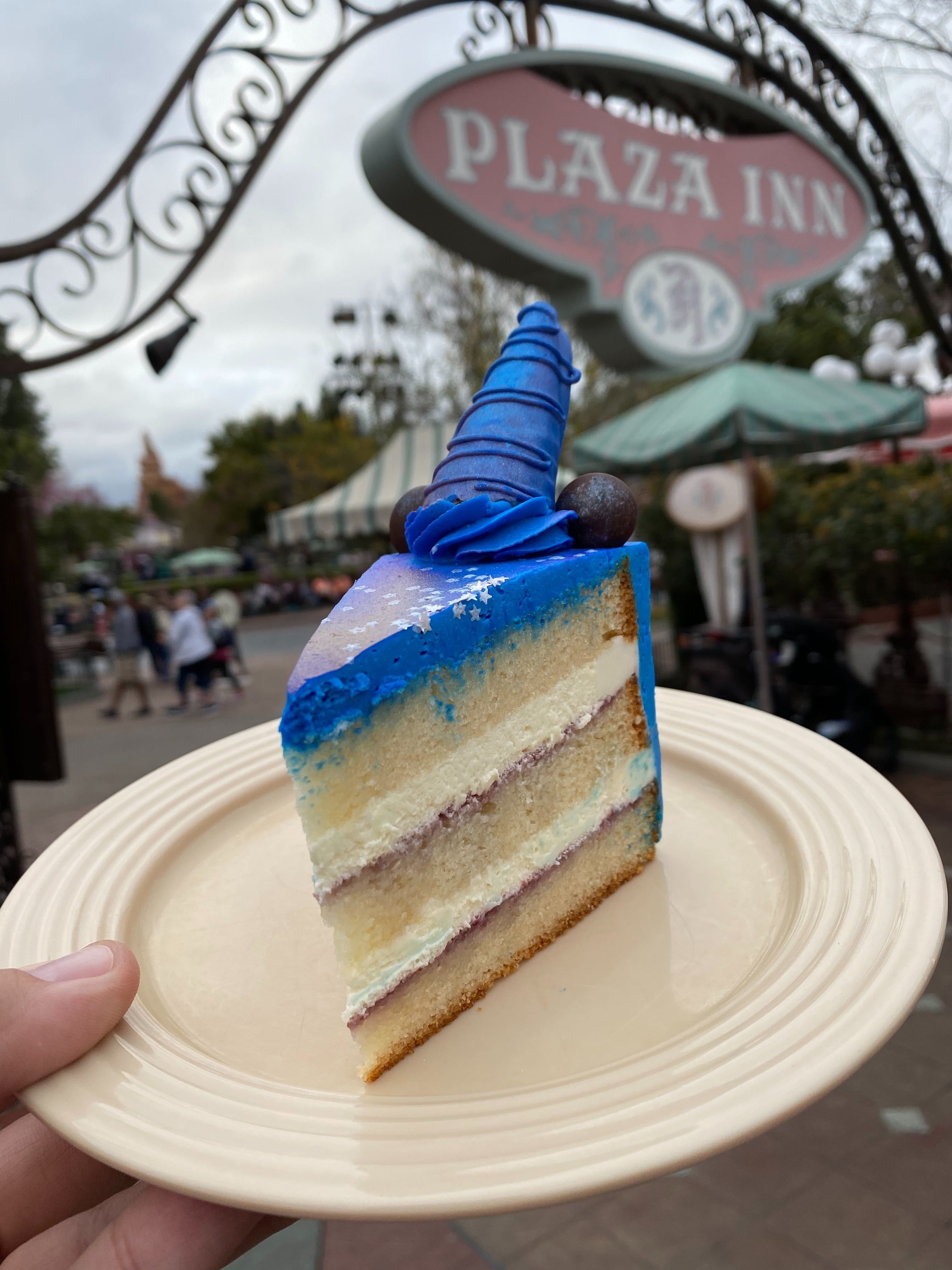 REVIEW: New "Magic Happens" Sorcerer Mickey Layer Cake at the Plaza Inn ...