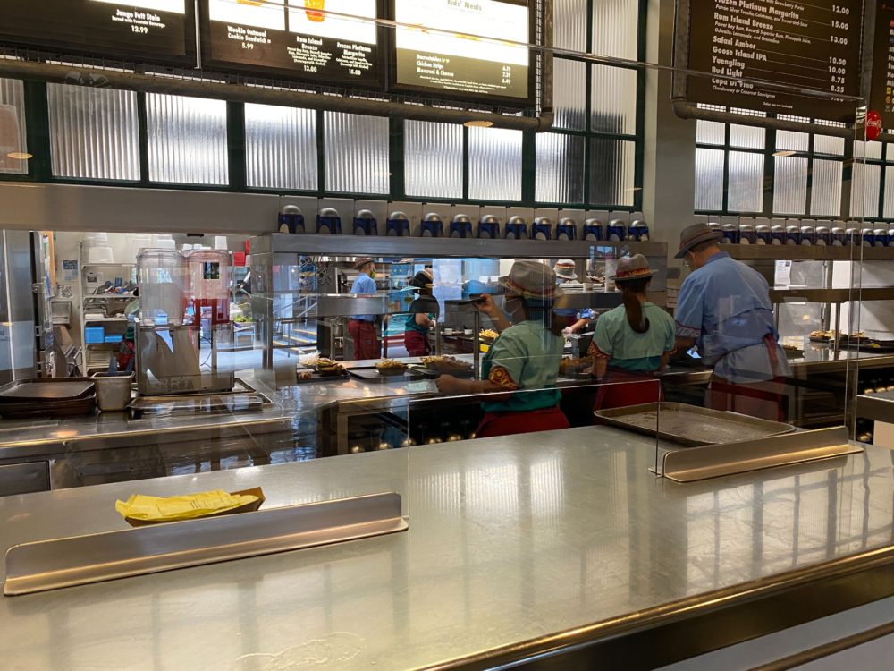 PHOTOS: Le Restaurant Backlot Express Rouvre Ses Portes Aux Disney's ...