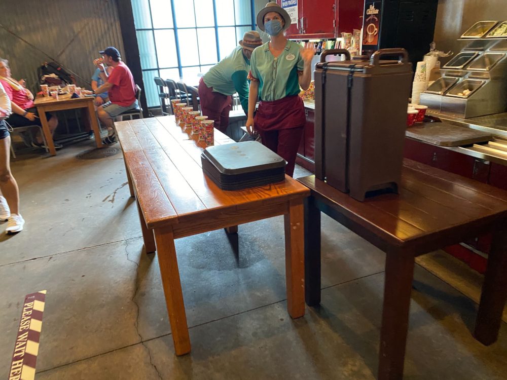 PHOTOS: Le Restaurant Backlot Express Rouvre Ses Portes Aux Disney's ...